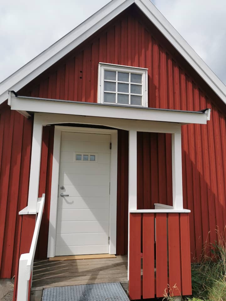 Koselig Lite Hus, Sentralt I Ed! - エド