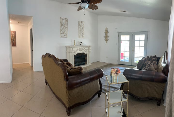 South West Luxurious Home - Albuquerque, NM