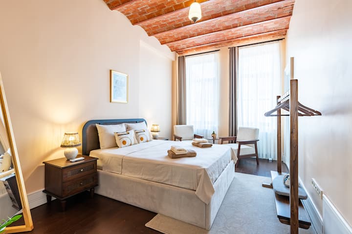 Soulful 1br In A 19th-century Gem By Galata Tower - İstanbul