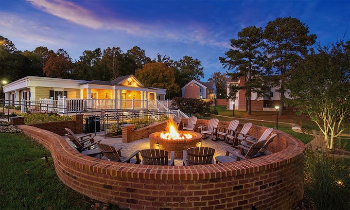 Patriot's Place Resort 2 Br W/ Pool - Williamsburg, VA