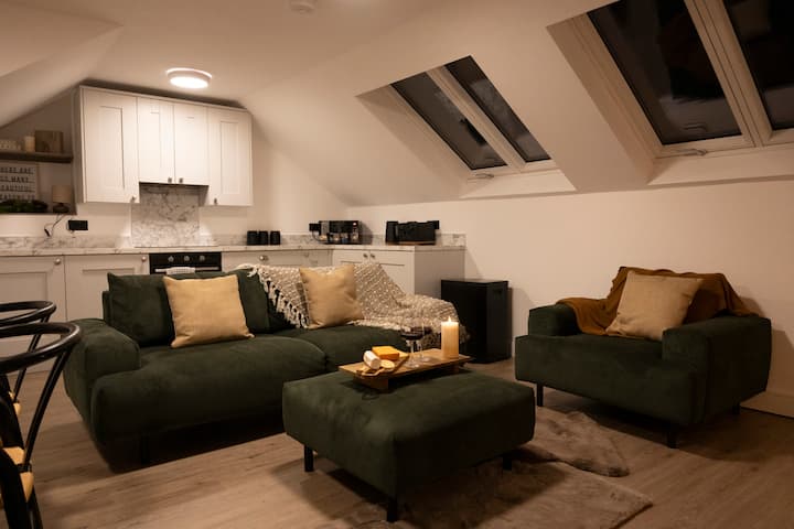 Newly Renovated 4 Bed Seaside Apartment - Bournemouth