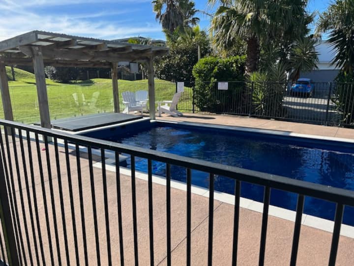 Family Beach Retreat - Waiwera