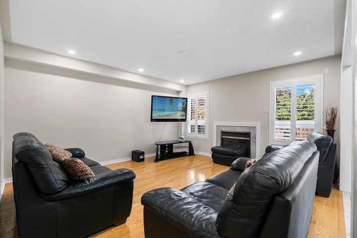 Quiet Family Retreat | Backyard, Netflix & Comfort - Milton, Canadá