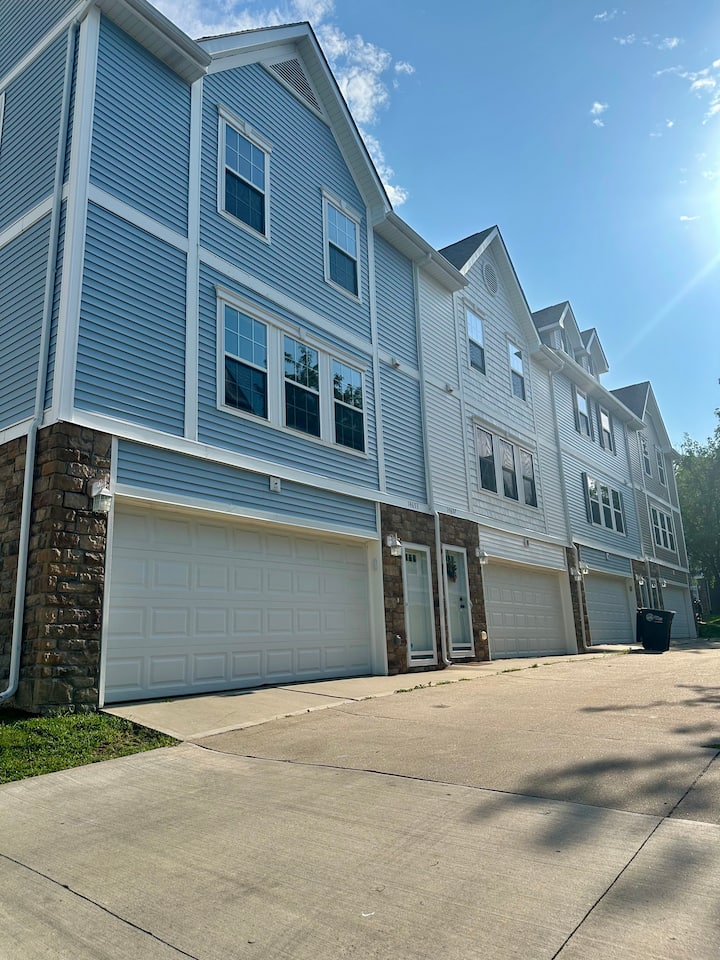 2 Br/2 Bath Condo In 144th & Maple St. Area - Omaha, NE