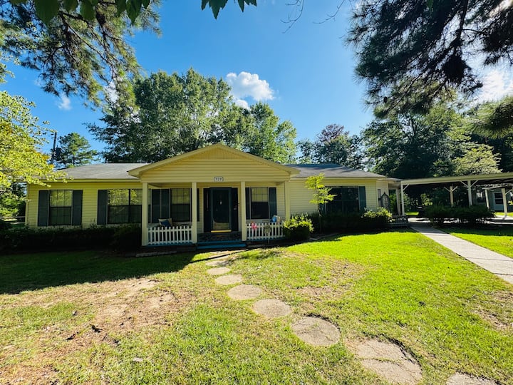 Honey's Cottage - Camden, AR