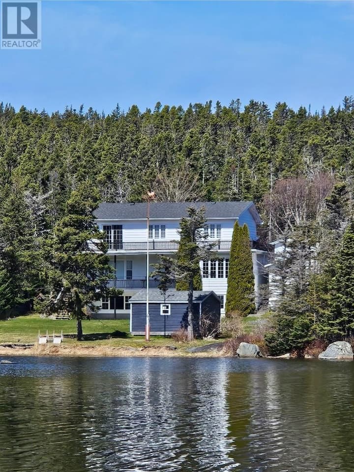 The Pond House Hideaway - Newfoundland and Labrador