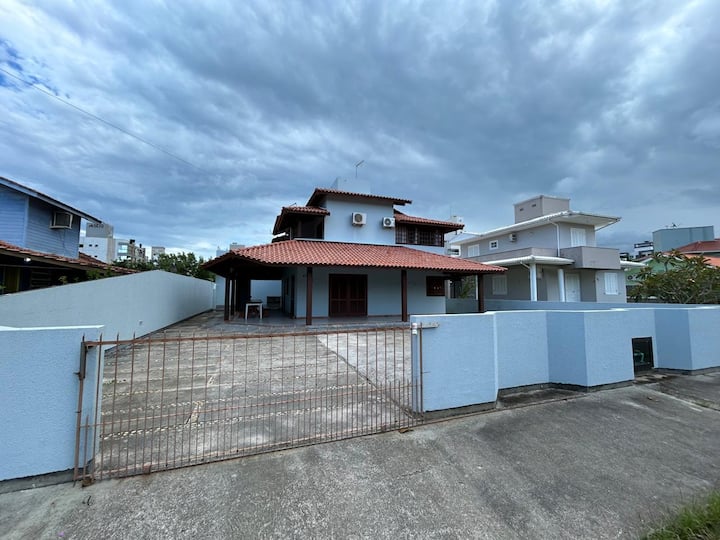 Casa Espaçosa Na Praia - Governador Celso Ramos