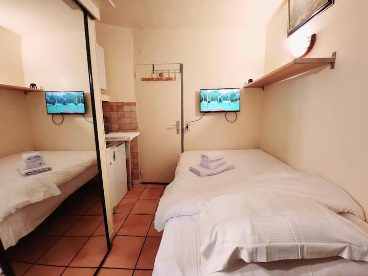 Iii Private Single Room | Entire Space For You - Paris 20e Arrondissement