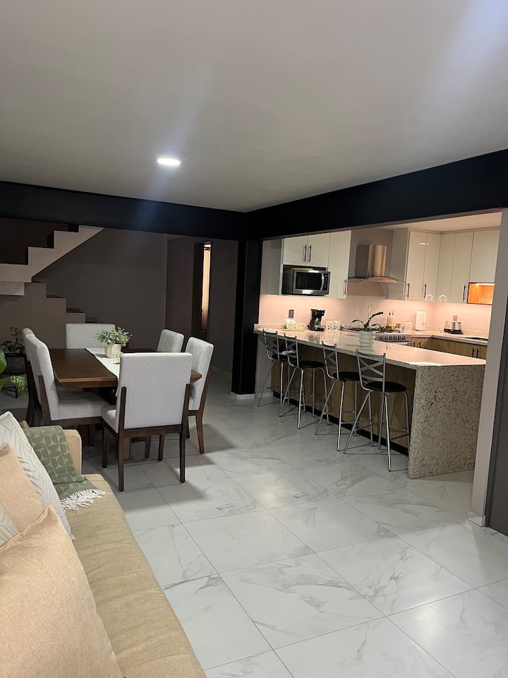 Best Home In Town All Remodeled - Zamora