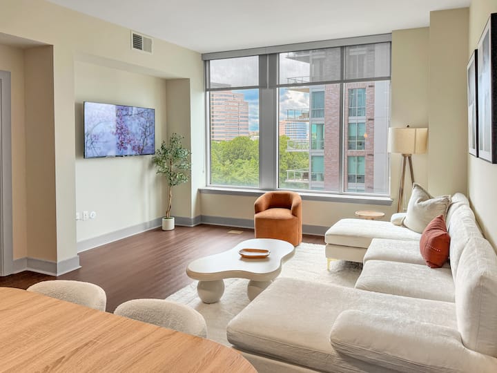 Sunlit 1br |Tyson High-rise| Pool + Parking| Patio - Fairfax