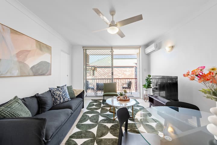 Comfy 2br Near Hospitals, Qut & Cbd W/ Parking! - Brisbane