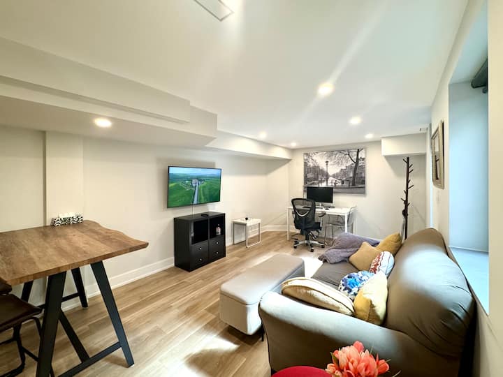 Private & Spacious Suite In Toronto - Mississauga