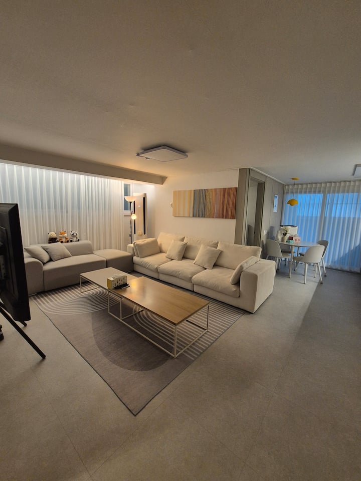 [프리미엄] *여우와달* 까치산역도보6분#3룸#영화방#픽업#화장실2개#주차 가능 - Séoul