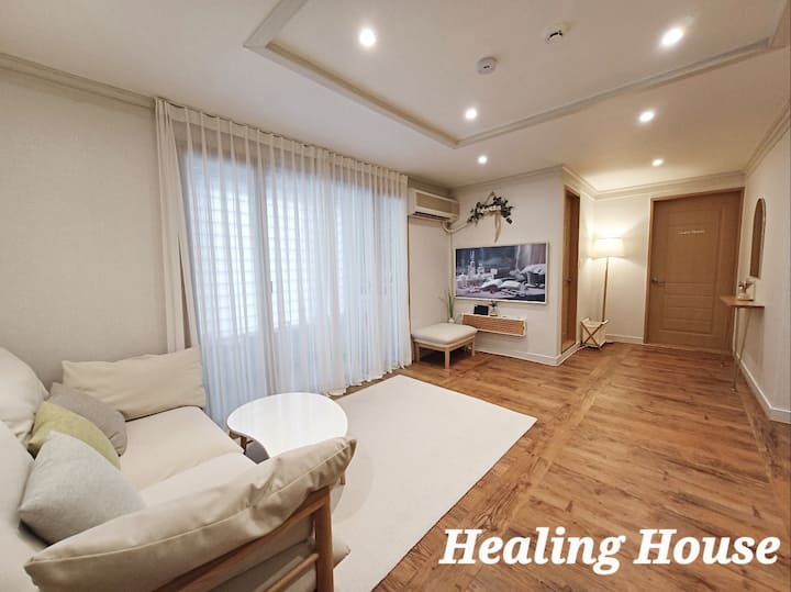 [Healing House]  평일특가/주차편리/무료주차/지하철5분/리모델링/영대병원인근 - Daegu