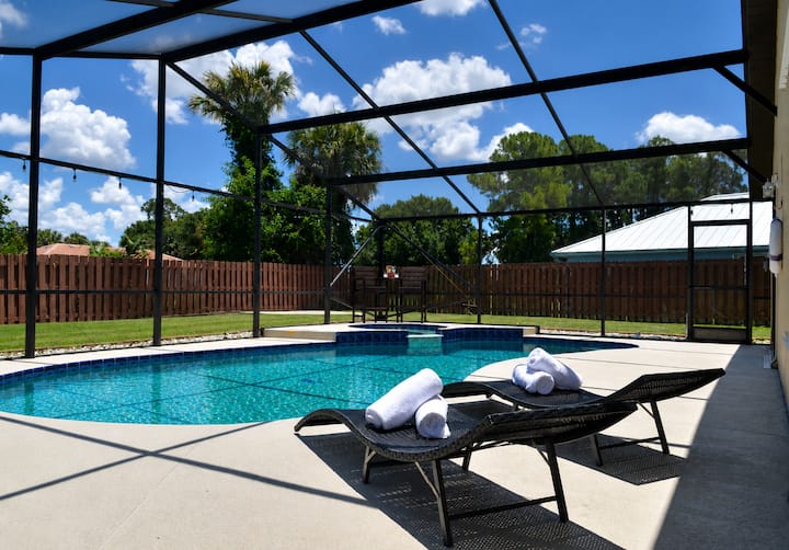 Happy Hideaway-private Pool-coffee Station-relax - Port St. Lucie, FL