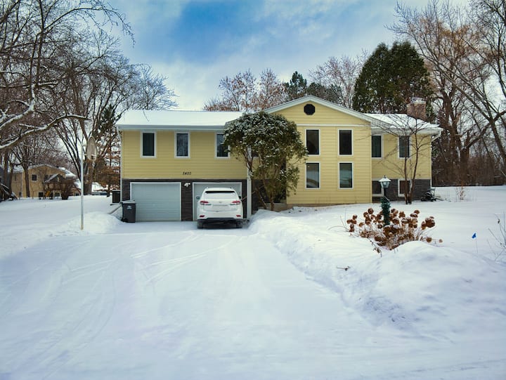 Entire Home With Cozy-luxe Vibes - Wayzata, MN