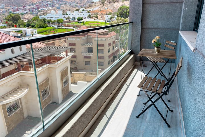 Panoramic Coastal Apartment With Elegant Comfort - Al Hoceïma