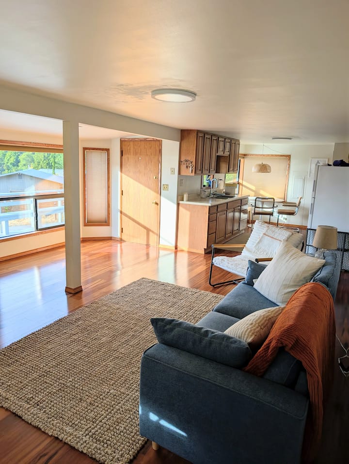 Bailey's Beach House - Freeland, WA