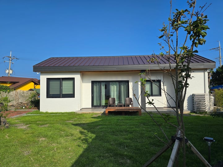 [이지타운-올레집] 함덕해수욕장,올레19길,여유로운 바닷마을, 편안한 쉼을 위한 객실 - Jeju-si