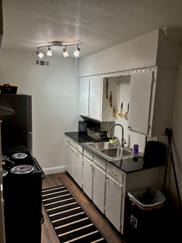 Cute, Cozy & Convenient - Dallas, TX