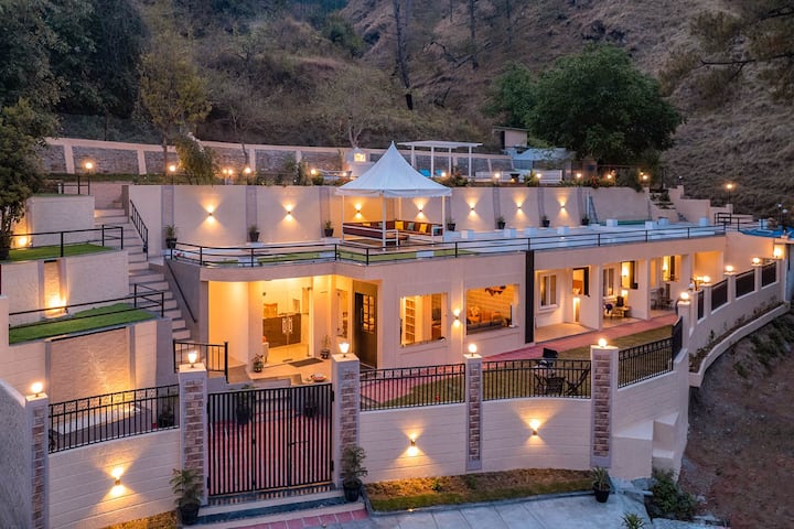 Luxurious 4 Bhk Villa With Pool - Ramnagar