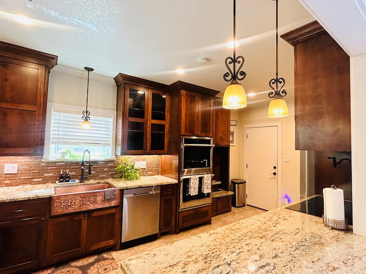 4 Br, 2 Bath, 7 Beds, 4 Parking - Milano, TX