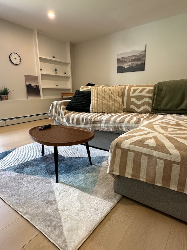 Private Guest Suite | Full Amenities | Lynn Valley - Mount Seymour