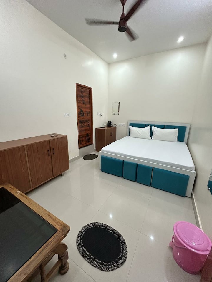 Kusum Homestay - Ram Mandir Ayodhya - India