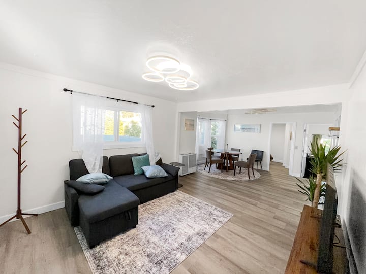 Bright & Spacious Retreat In Oakland - Oakland, CA