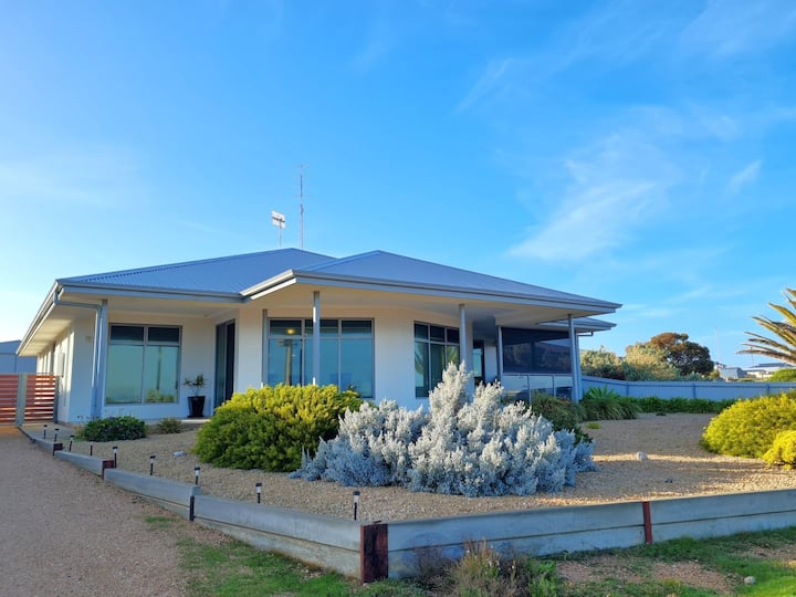 Cracking View At Eighty-two - Port Victoria