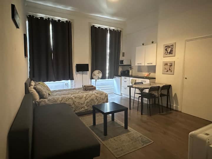 Large Studio By Hyde Park - London