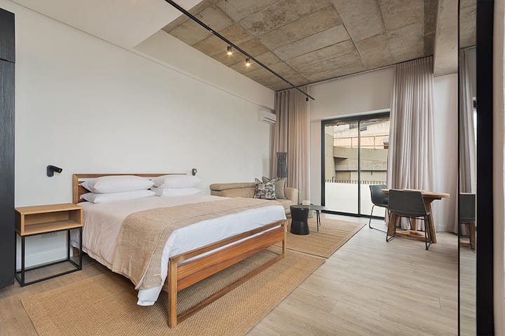 Secure Clean Modern Stay|sandton Cbd - Sandton