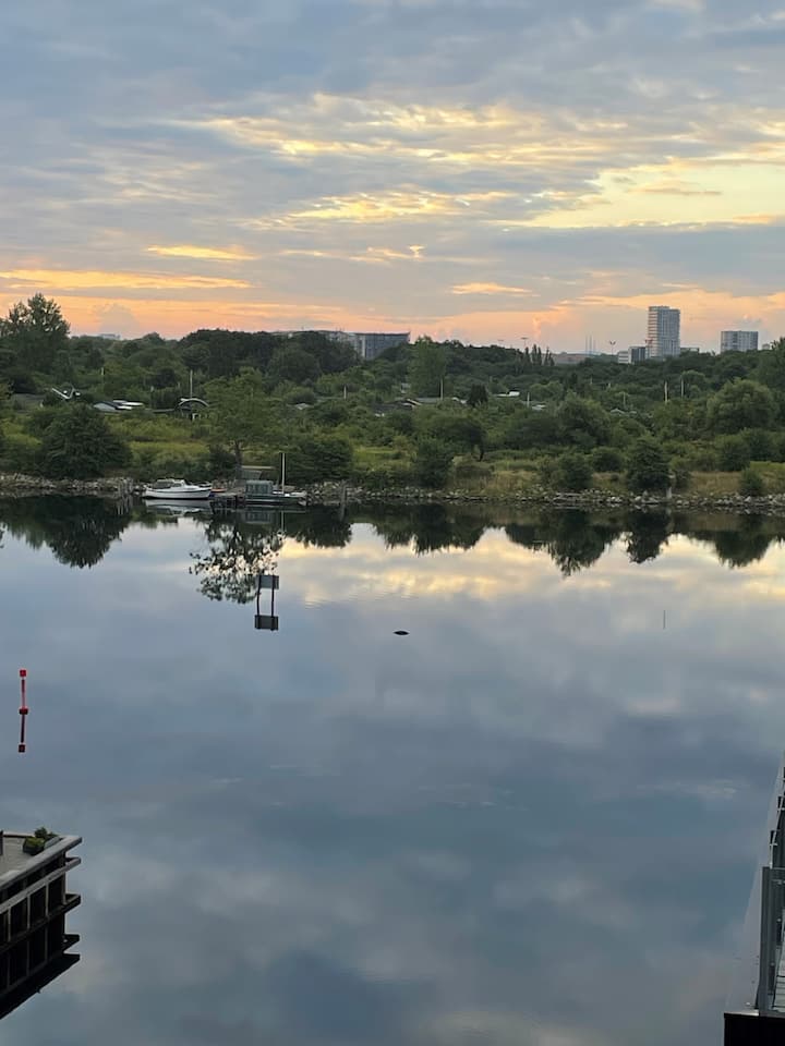 Canal-view, 2br Near Ferry Metro - Copenhagen