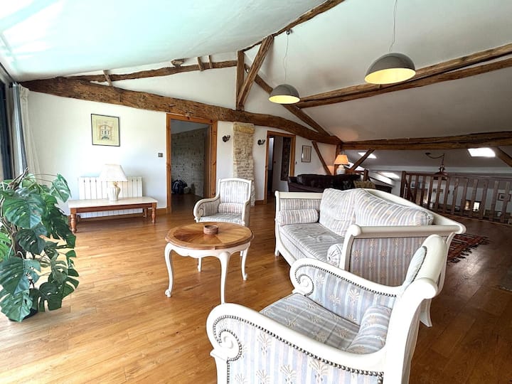 Le Rosier
Private Saltwater Pool Gite In Chatain. - France