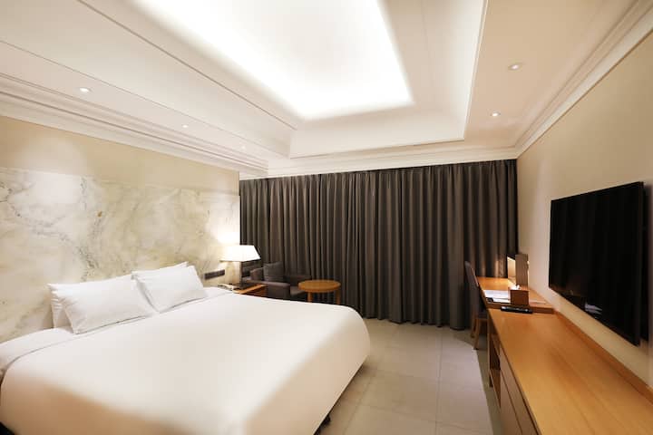 Pine Grove Hotel 디럭스 슈퍼킹 더블룸 A (시티뷰) - Busan