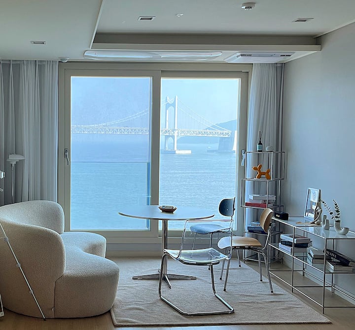 #합법적인 숙소운영
#광안리 해수욕장 도보 5분
#광안대교 전면오션뷰
#무료주차
#연박할인 - Busan