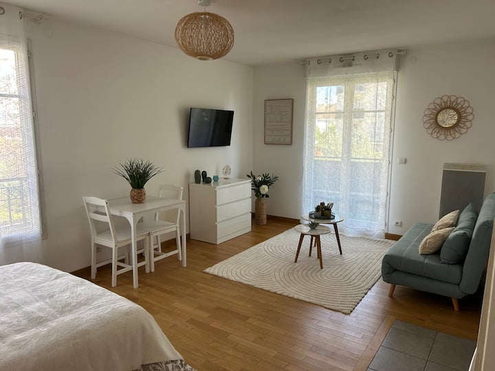 Charmant Studio Avec Balcon Parking Et Baignoire - Trappes