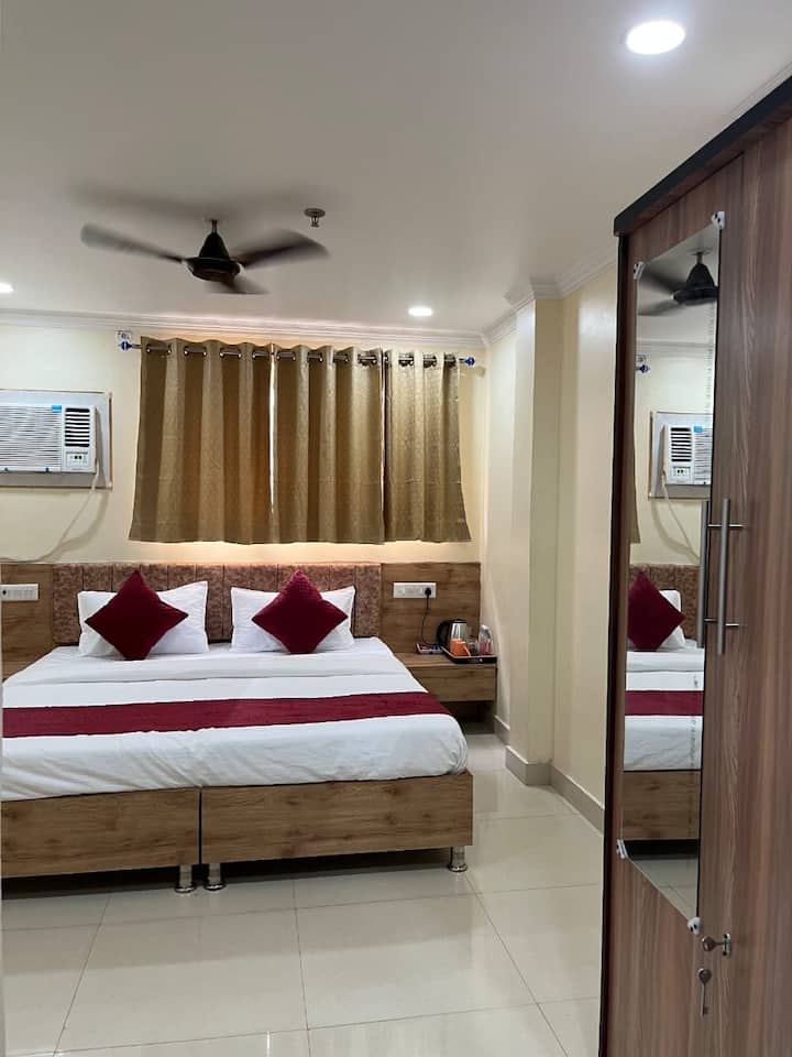 Single Private Room Near Kashi Vishwanath Temple - Varanasi