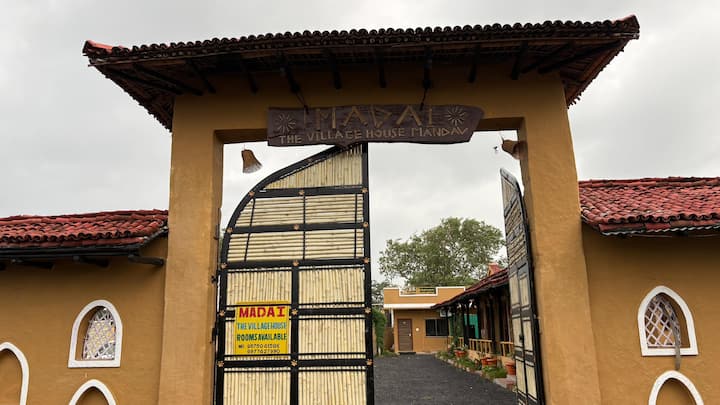 Luxury Triple Bed With Ac - Mandav