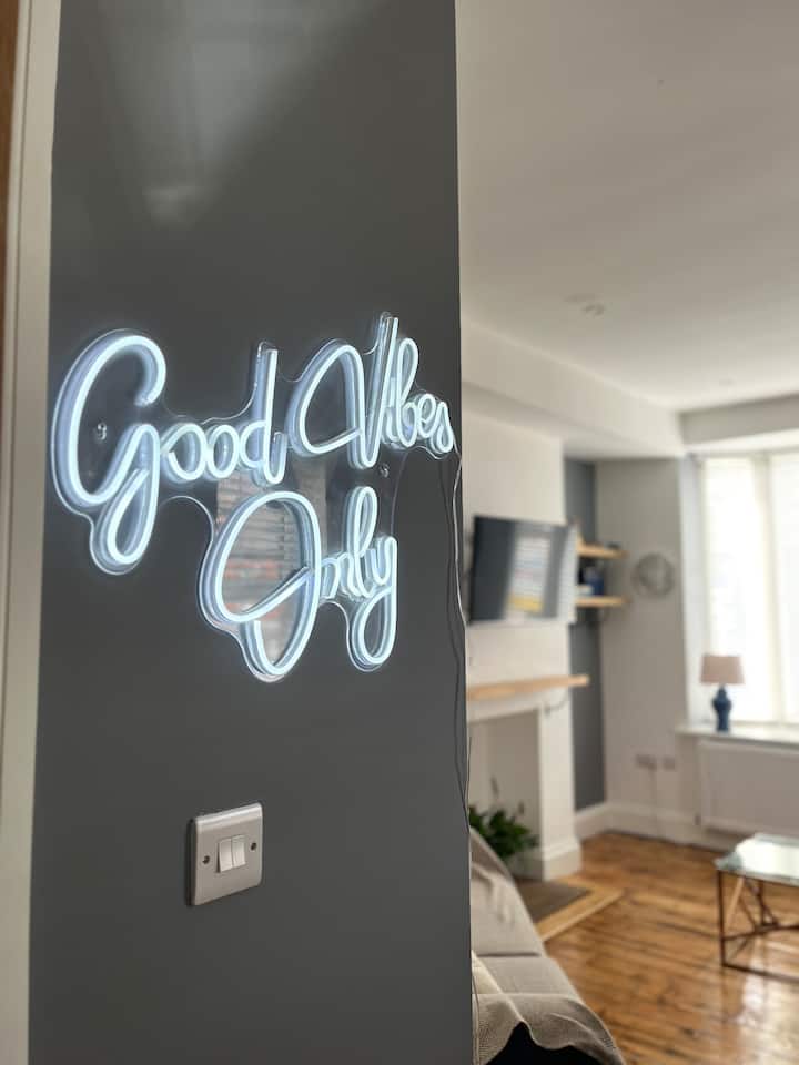 Fresh Flat In Town Centre - Leek, Staffordshire - Leek