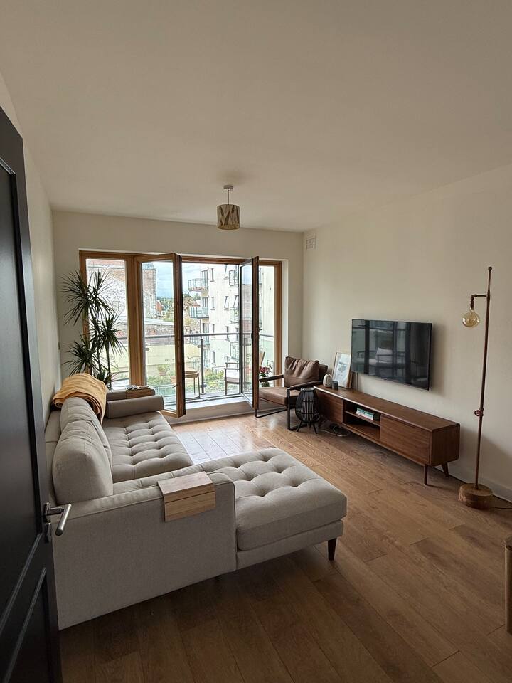 Central & Bright 2 Bed Apartment - Dublin