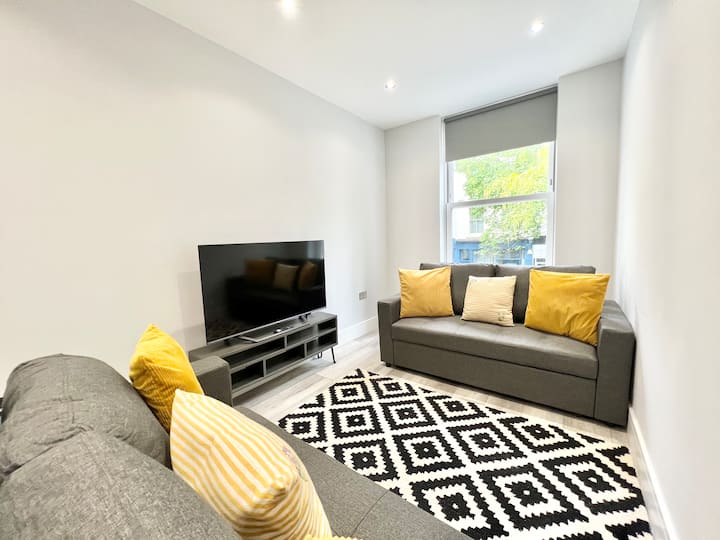 Safe Area | Central | Modern | Sleeps Up To 7 - London