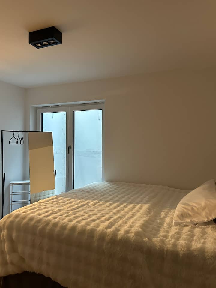 Stylish Double Room With En-suite Bathroom - Unterhaching