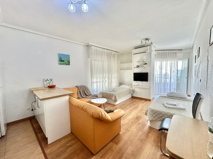Cozy Apartment With Balcony - Torrevieja