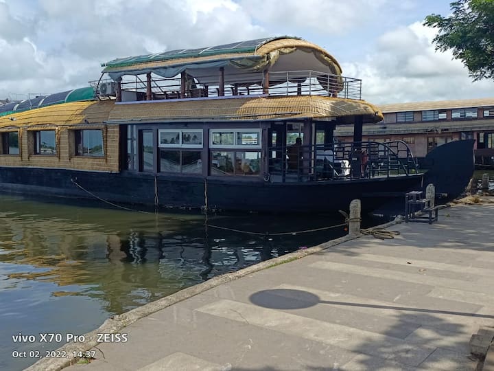 The Xola Houseboat Experience - Alappuzha