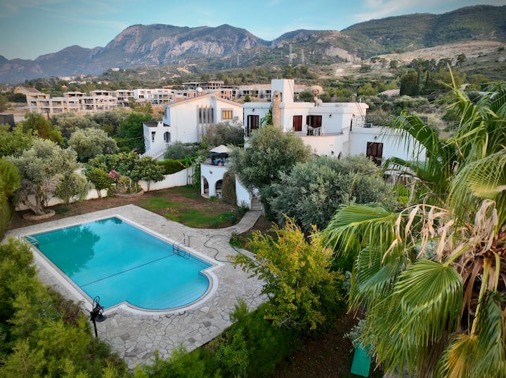 Girne'de Müstakil Havuzlu Villa - Kyrenia