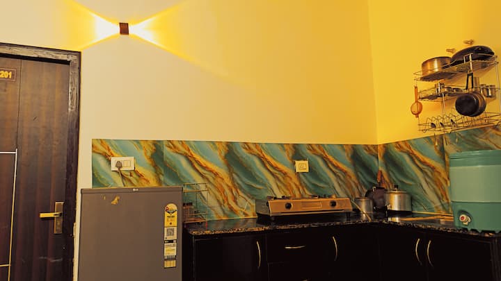 Radhavaas – 2bhk Near Prem Mandir With Balcony - Vrindavan