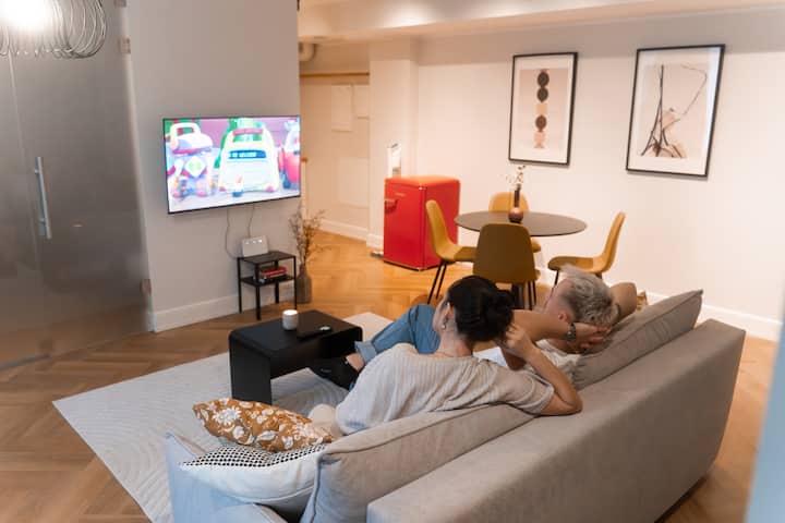 2br Open Plan Flat/private Gym - Tallin