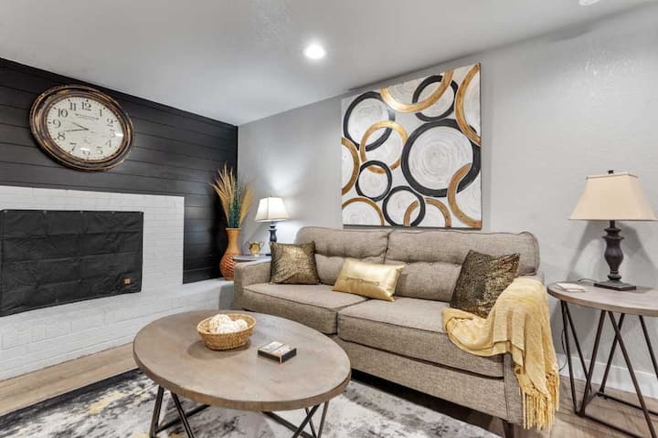 Private Apartment, Queen Bed - Loveland