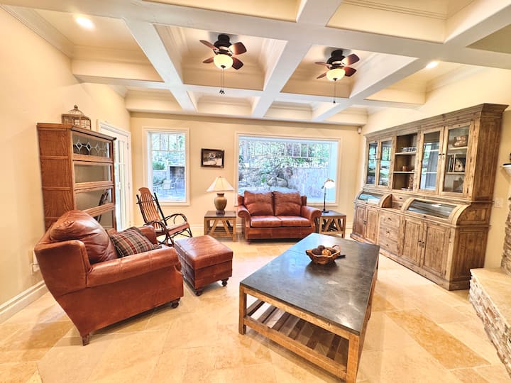 Inspiration Lodge | Grand 6-bedroom | Scenic Views - Mountain High Resort, CA